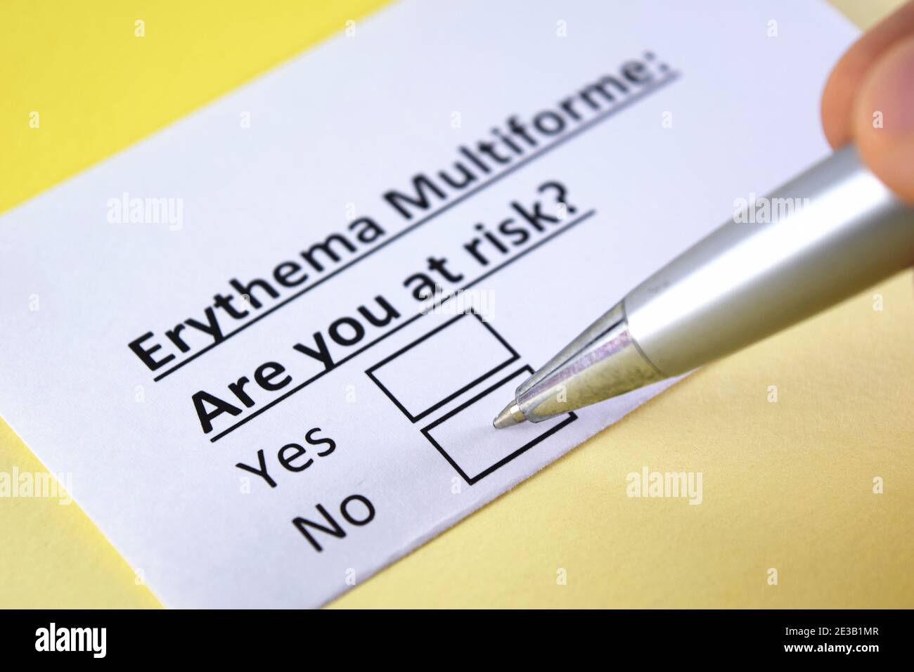 érythème polymorphe Banque de photographies et d’images à haute ...