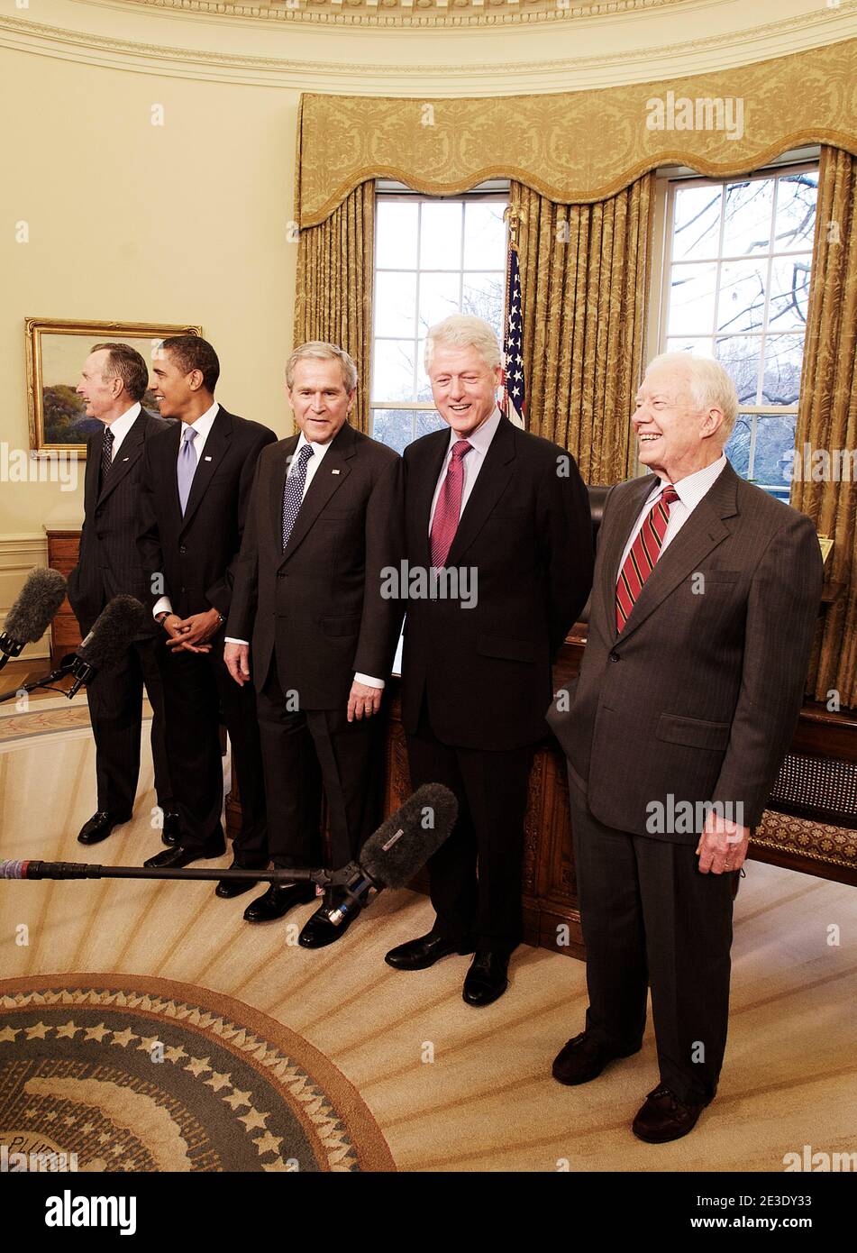 Le président américain George W. Bush participe à une séance photo avec ...