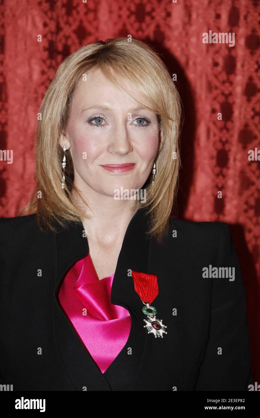 Joanne Rowling Pose Banque d'image et photos - Alamy