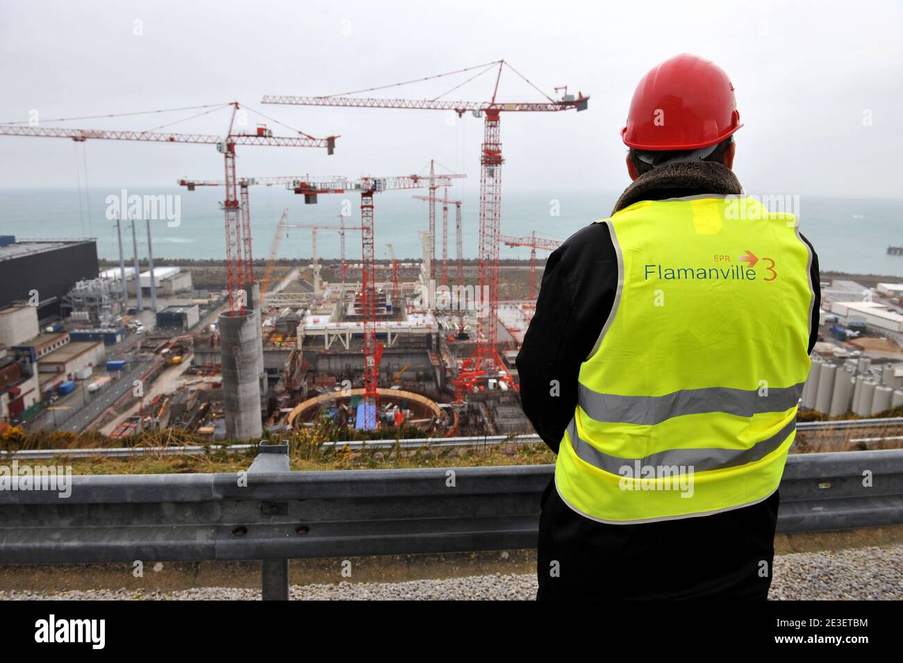 Vue générale de la centrale nucléaire EPR 3 de Flamanville, à ...