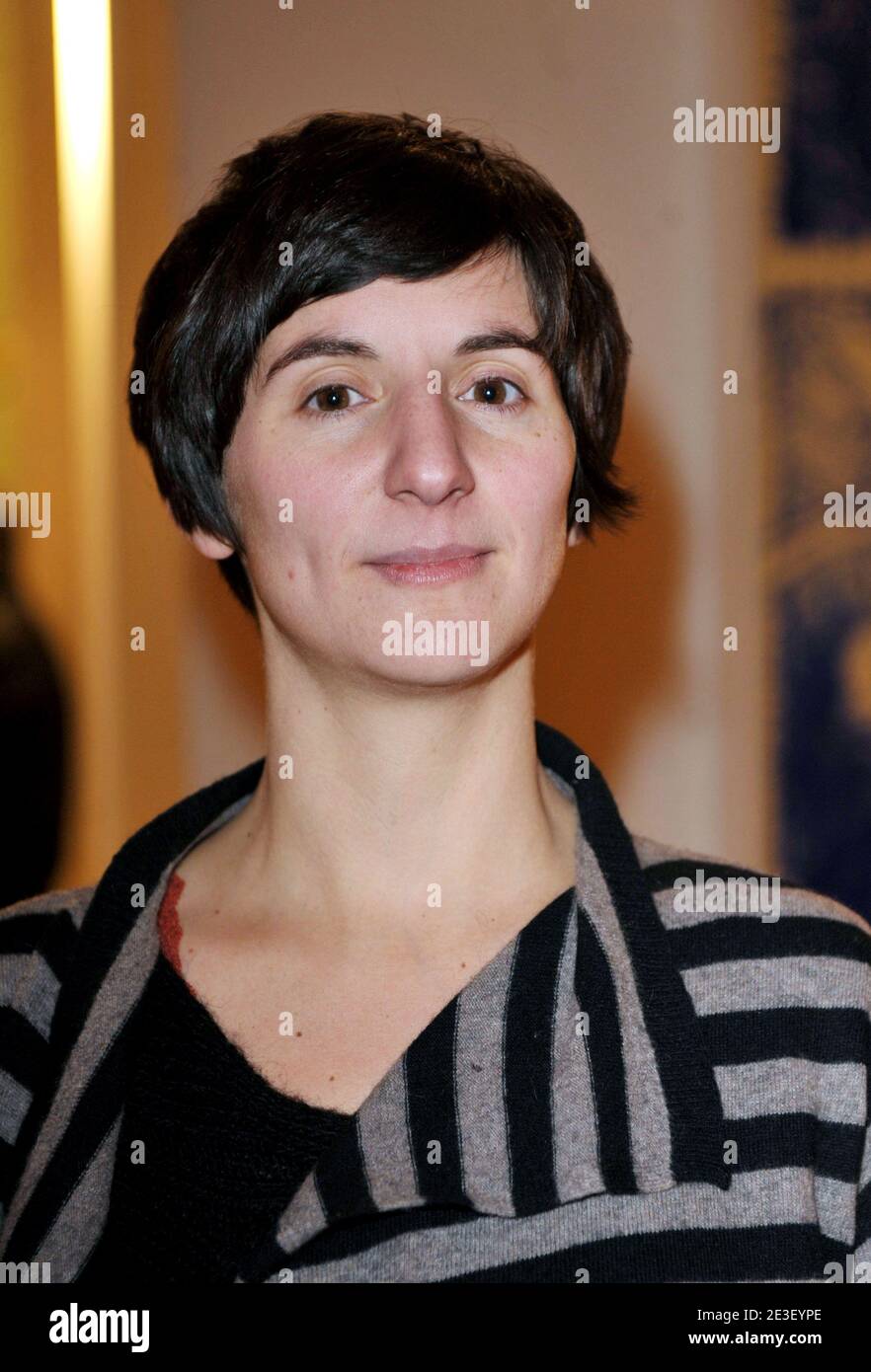 La caricaturiste Anne Rouquette participe à une fête pour célébrer la ...