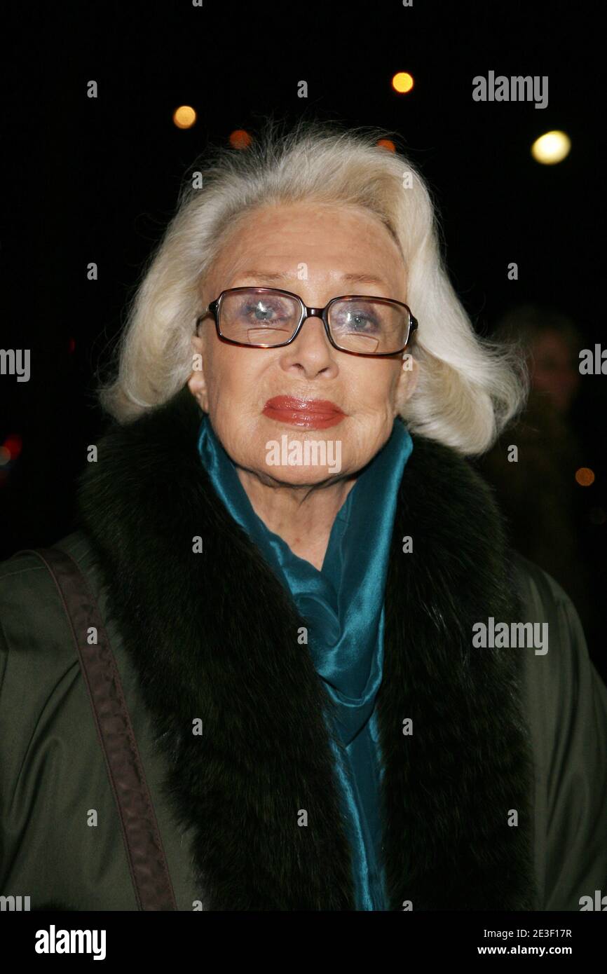 L'actrice Micheline Presle arrive à la première de la pièce de Line ...