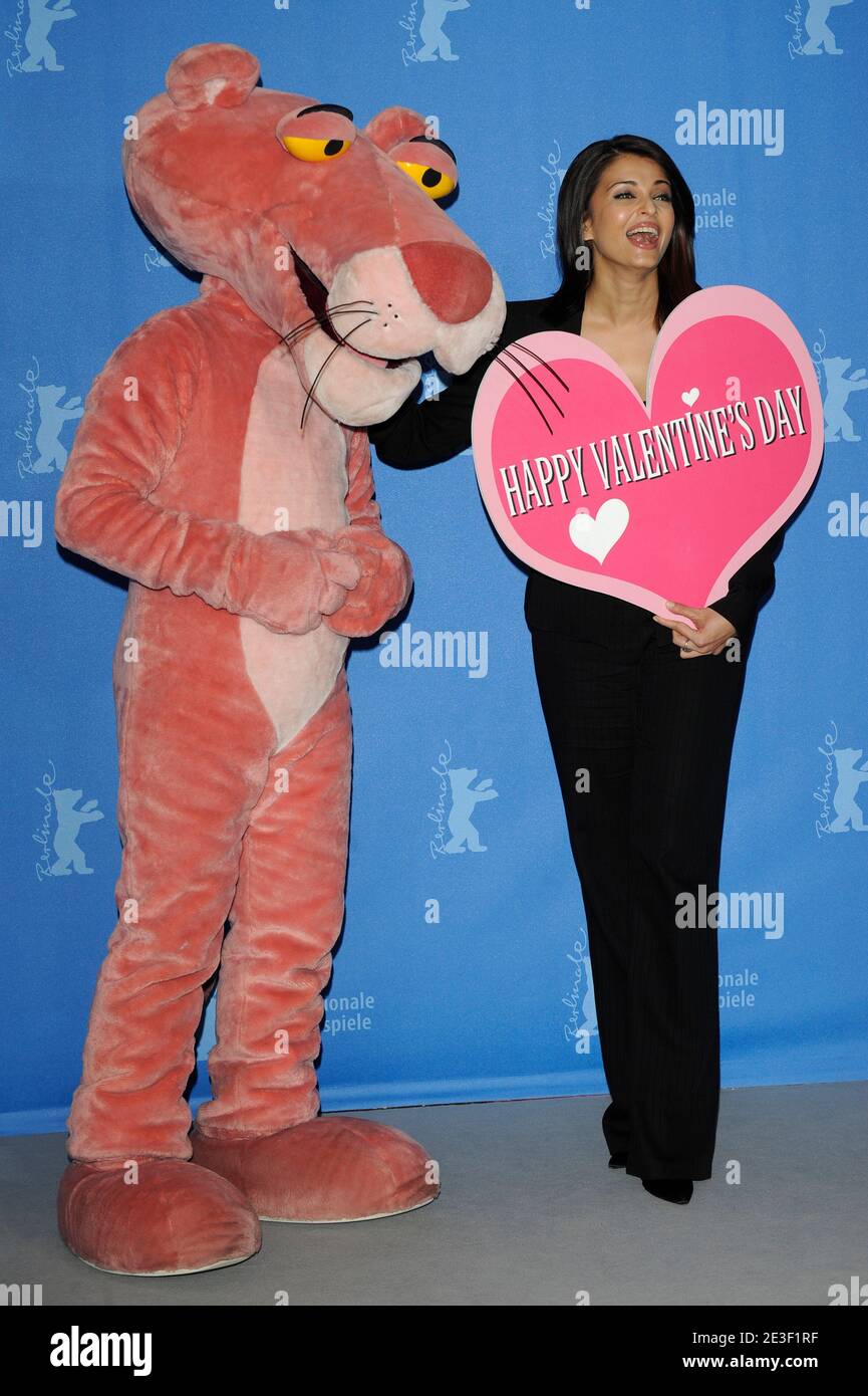 Le 'Pink Panther' souhaite à l'actrice Aishwarya Rai Bachchan une ...