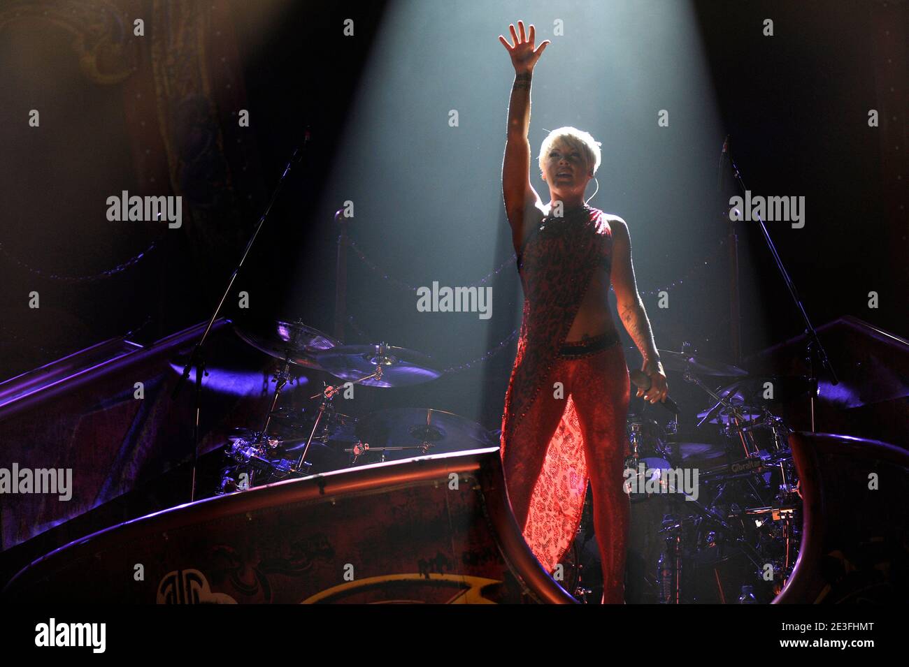 Singer Pink se produit en direct à la salle de concert P.O.P.B., dans ...