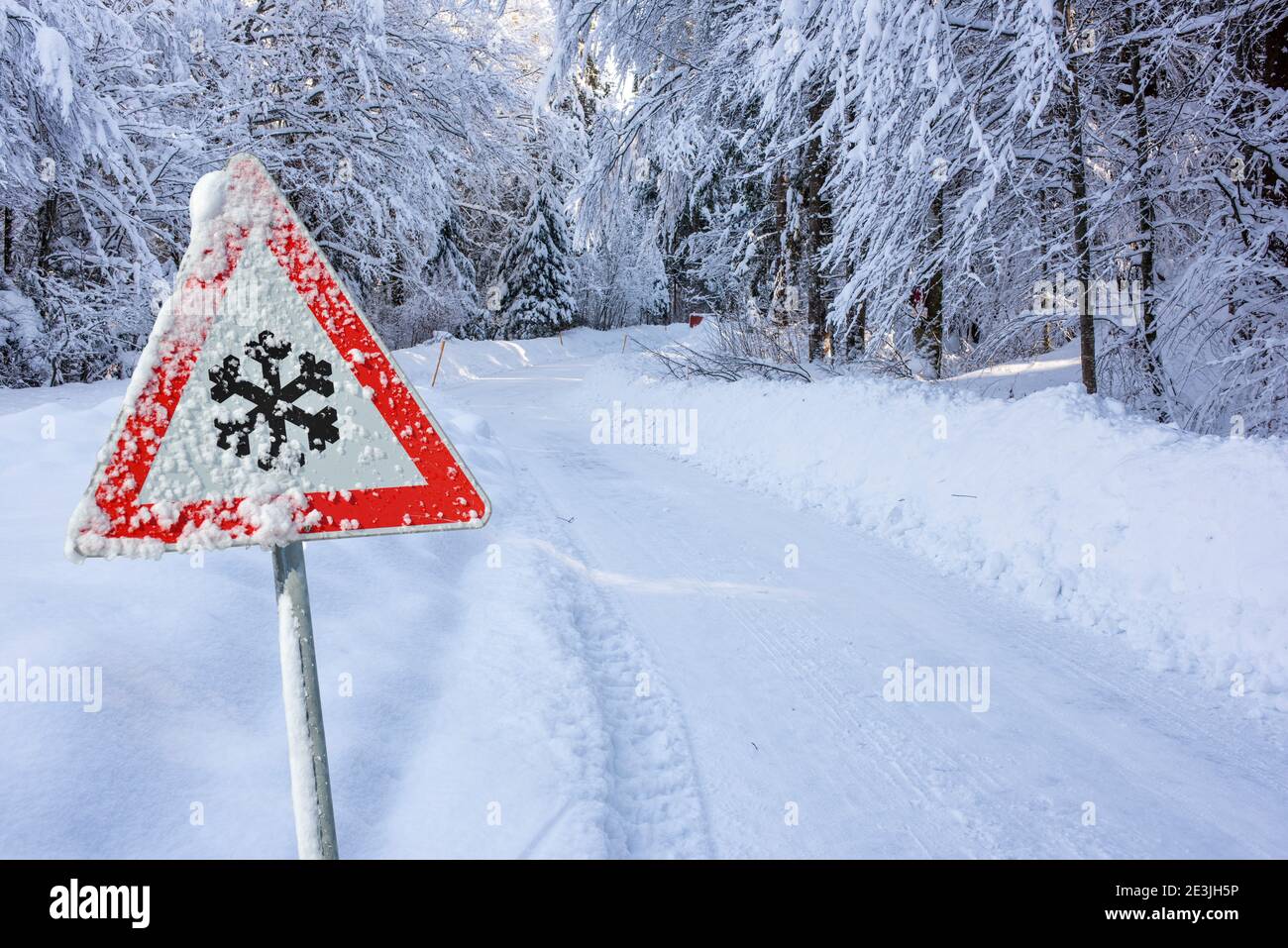 Panneau de signalisation neige Banque de photographies et d’images à ...