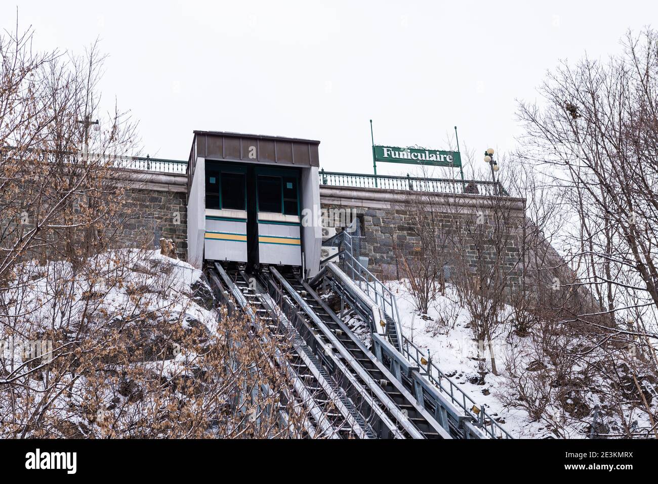 Le funiculaire du Vieux-Québec relie la terrasse Dufferin et le ...
