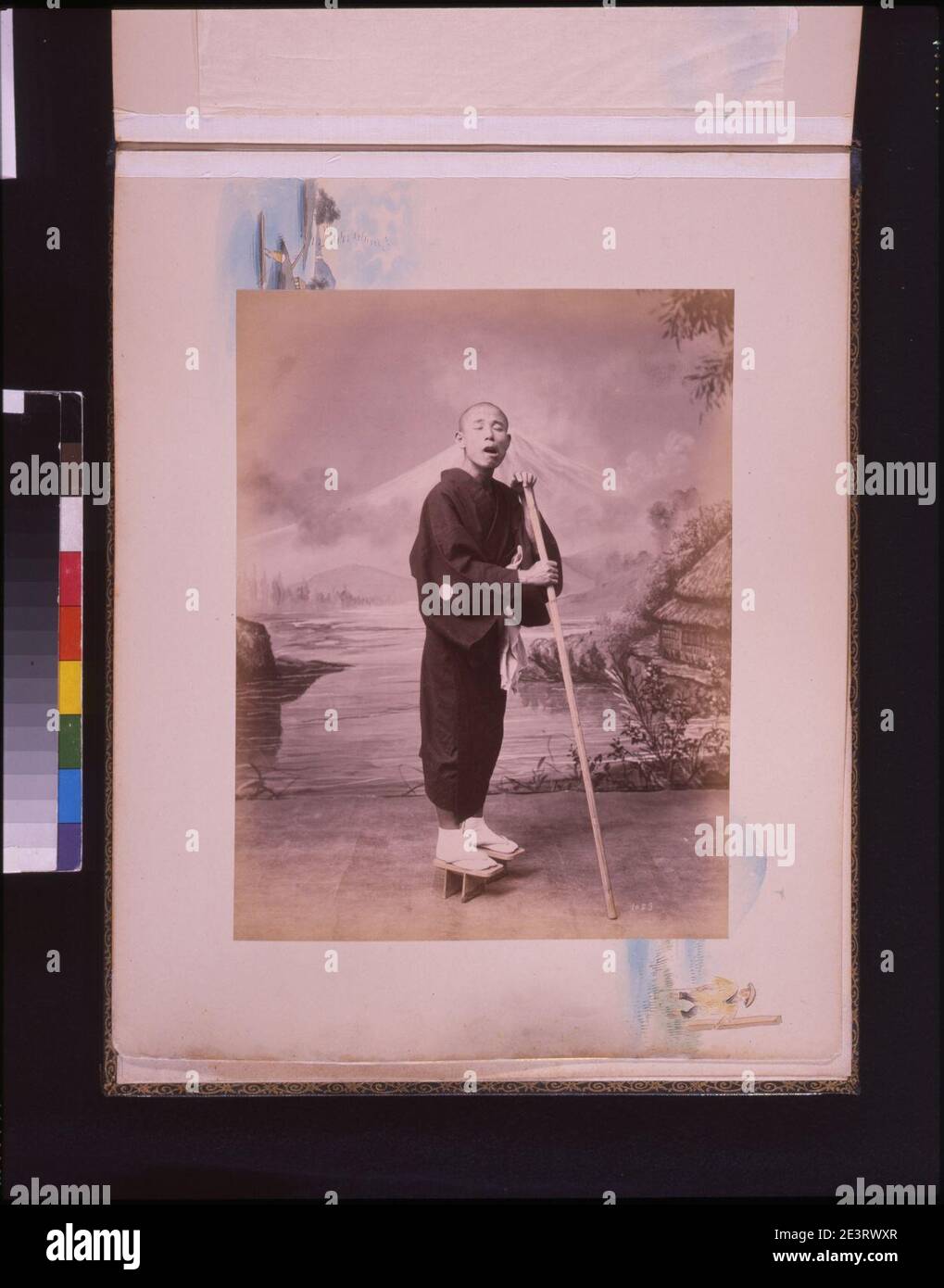 Wearing geta Banque de photographies et d’images à haute résolution - Alamy