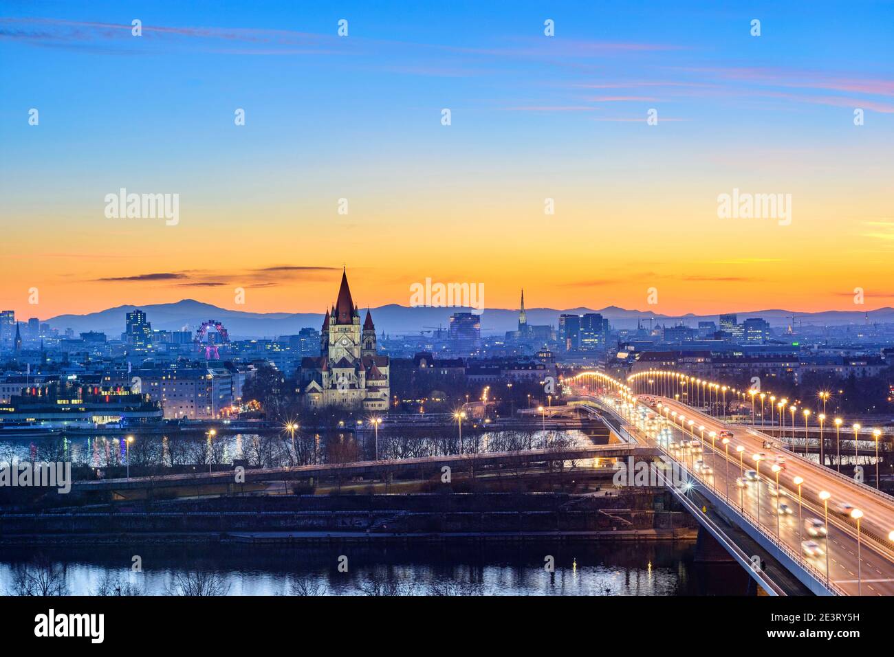 Vienne, Vienne: Centre ville de Vienne, rivière Donau (Danube), île ...