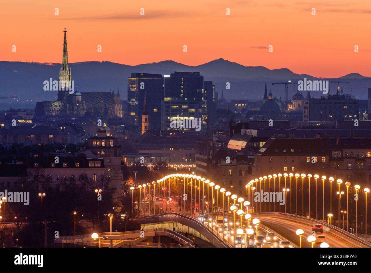 Vienne, Vienne: Centre ville de Vienne, rivière Donau (Danube), pont ...