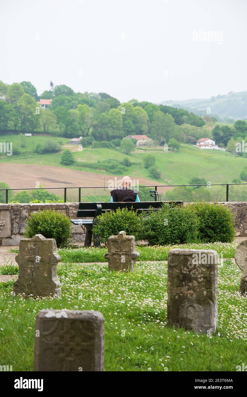 Croix de cimetiere pays basque Banque de photographies et d’images à haute résolution - Alamy