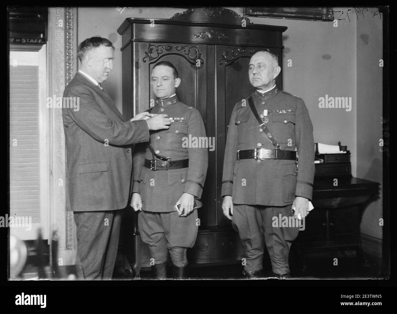 Maj gen john l hines Banque de photographies et d’images à haute ...