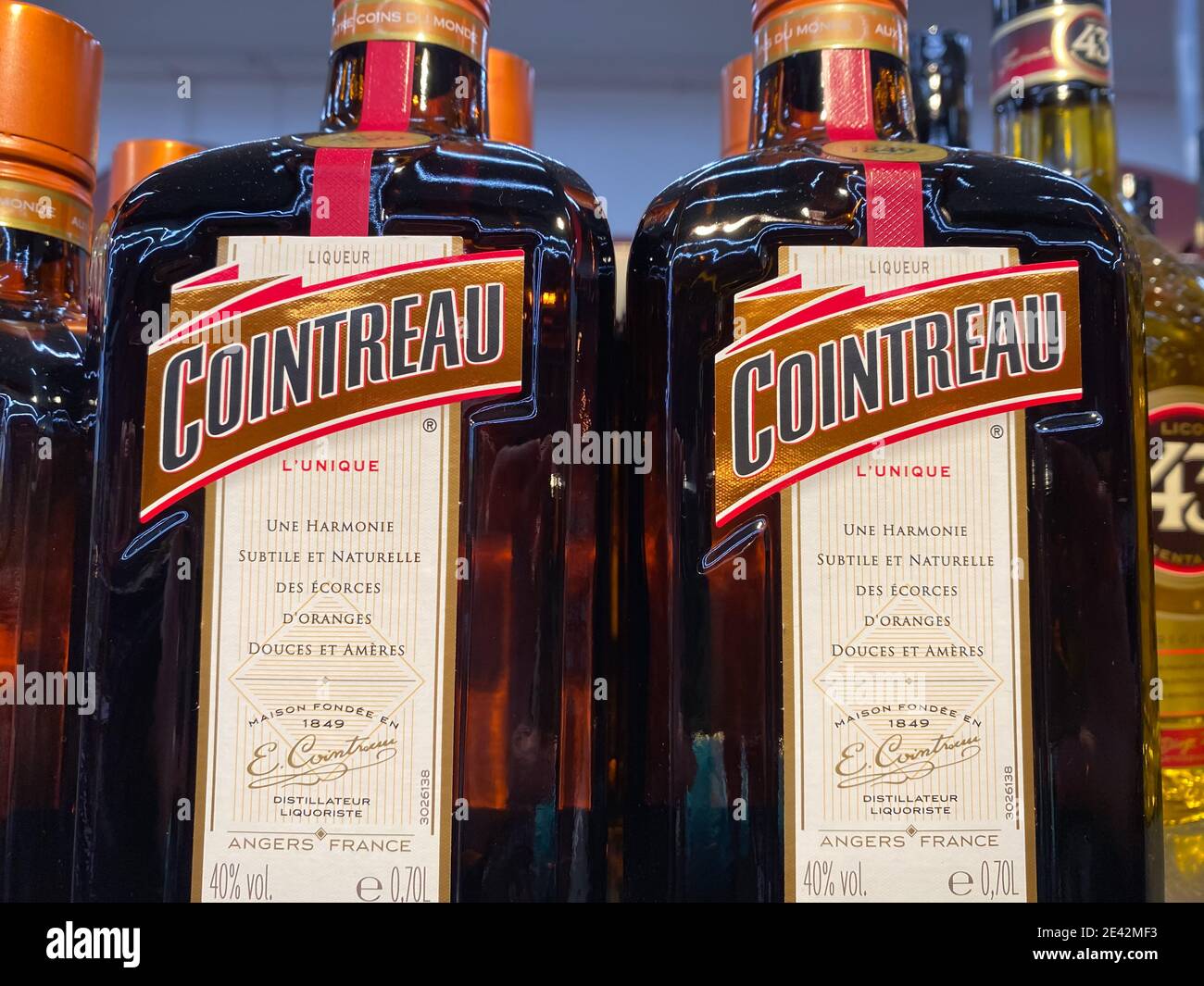 Bouteille cointreau Banque de photographies et d’images à haute ...