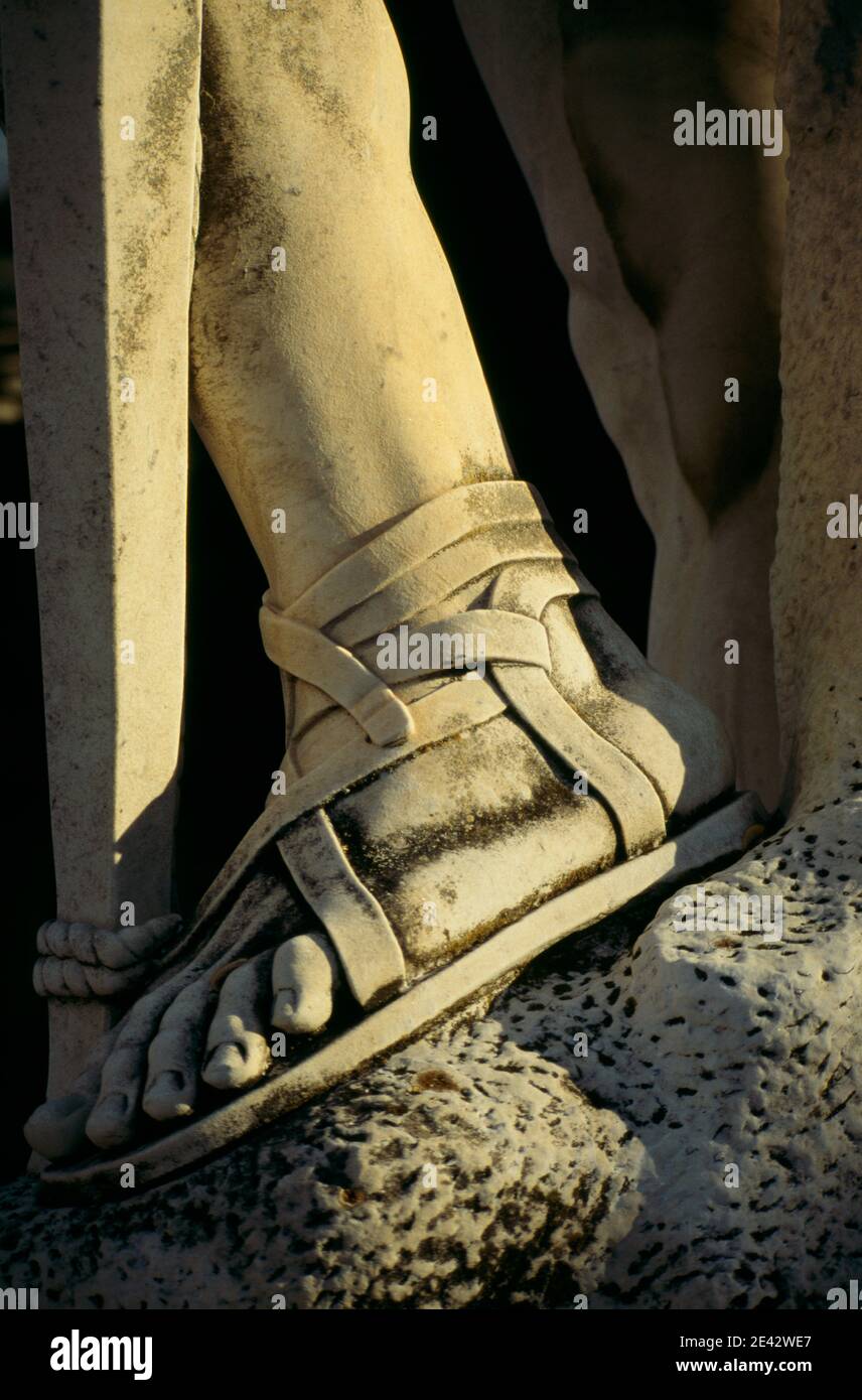 Stade sportif de Mussolini, Rome - Jeux Olympiques 1933 - Statues ...
