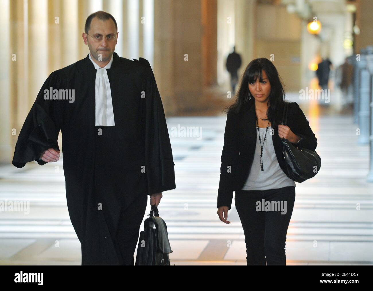 La petite amie d'Ilan Halimi, Stephanie Yin, arrive avec son avocat ...