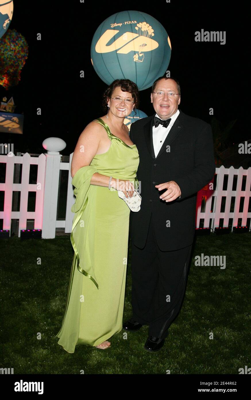 Le réalisateur John Lasseter et son épouse arrivent après la fête du ...