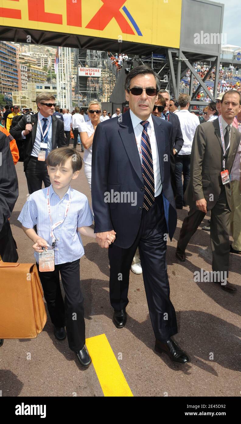 Le Premier ministre François Fillon et son fils Arnaud assistent au ...