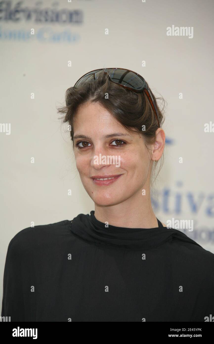 Helene Filieres pose un photocall pour ' Mafiosa le clan ' lors du 49e ...