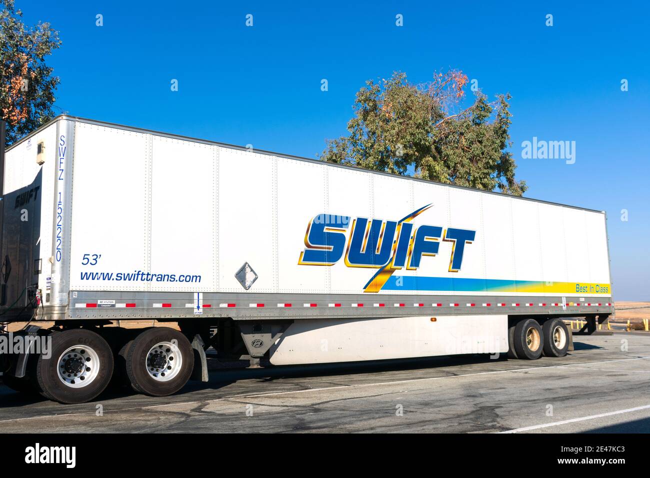 Panneau SWIFT, logo sur le côté de la remorque. SWIFT Transportation ...