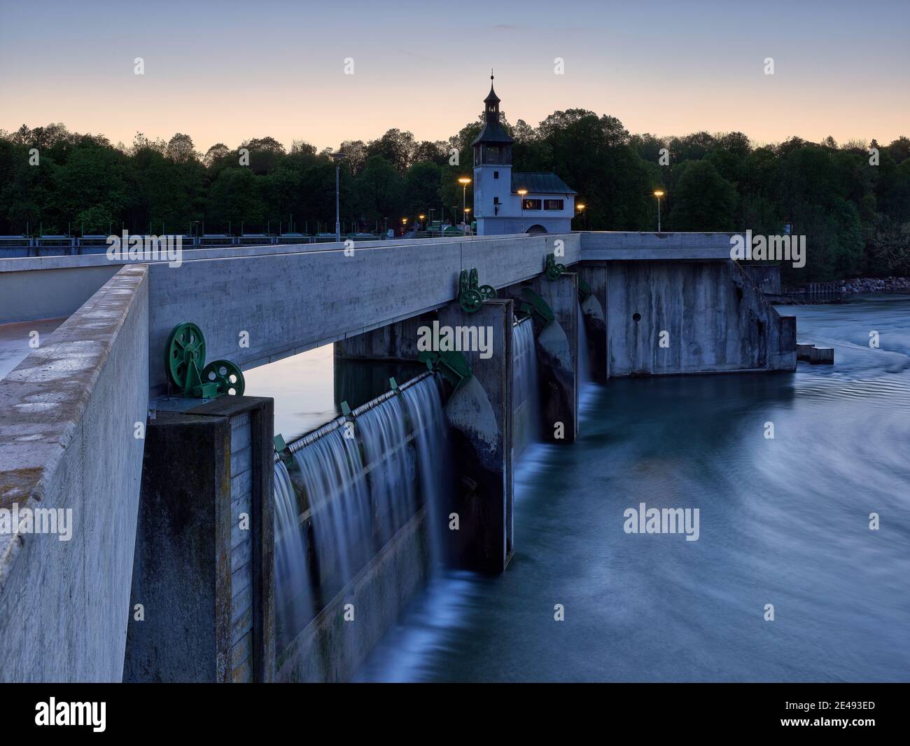 Maison d'engrenage, clocher, belette, belette, sluice, drain, canal ...