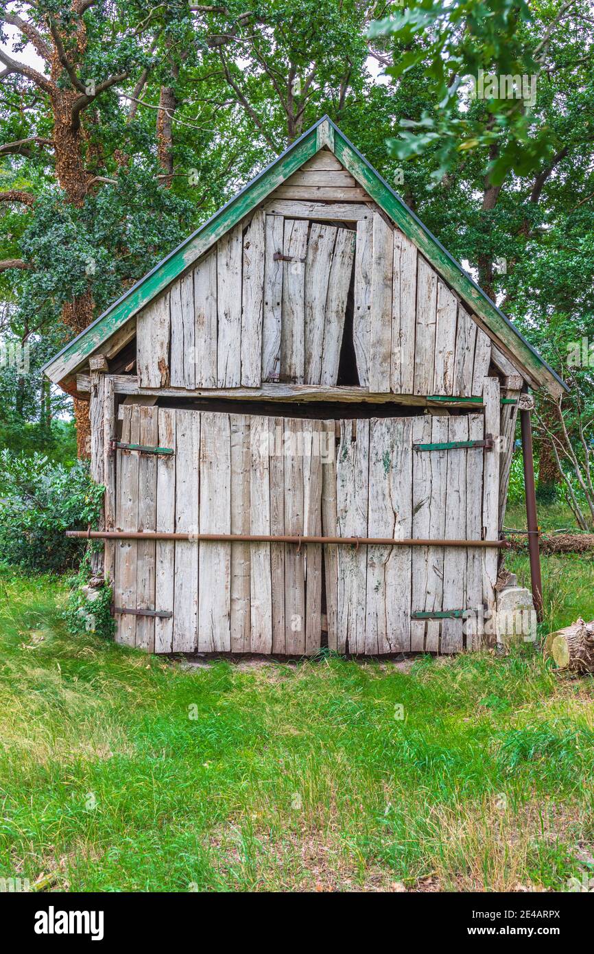 Ancienne grange en bois Banque de photographies et d’images à haute ...