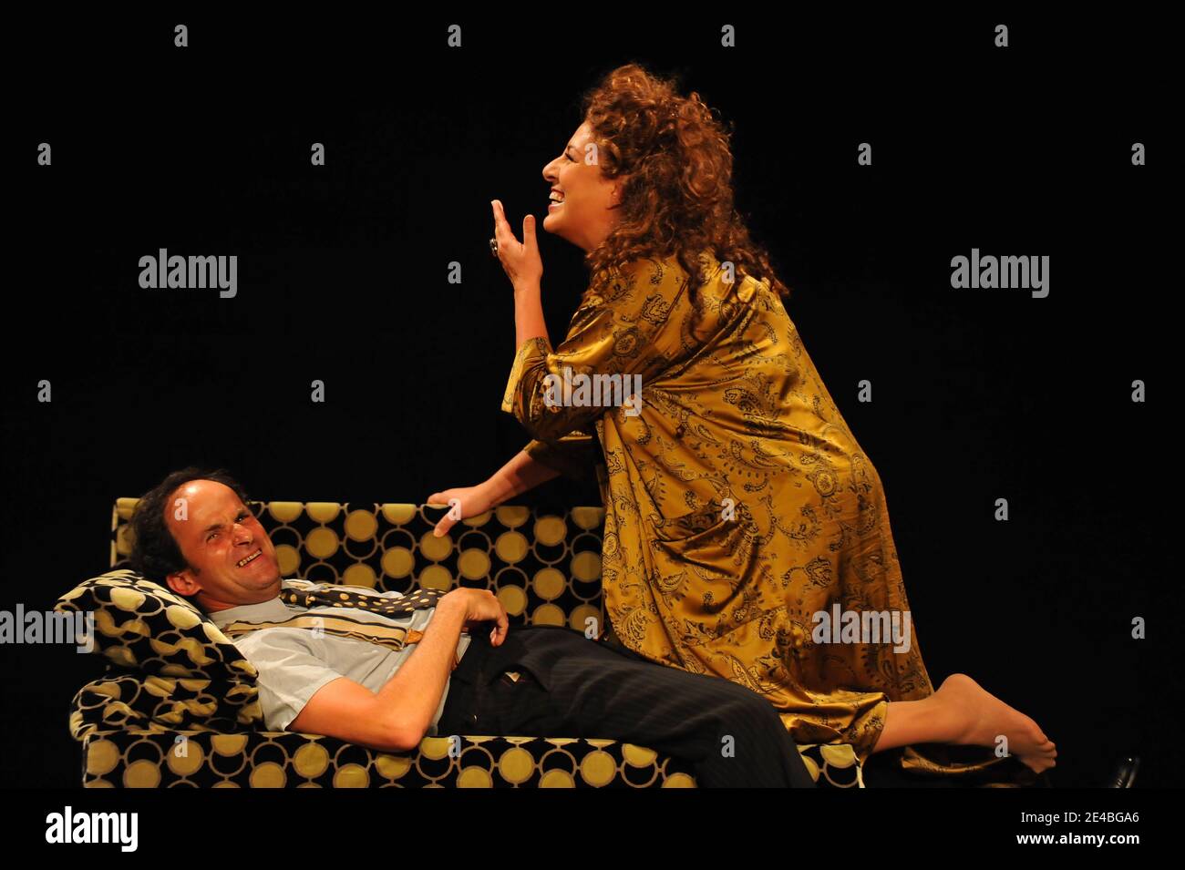 Les Acteurs Français Lionel Abelanski Et Marianne James Exécutant Les Insatiables Réalisé 