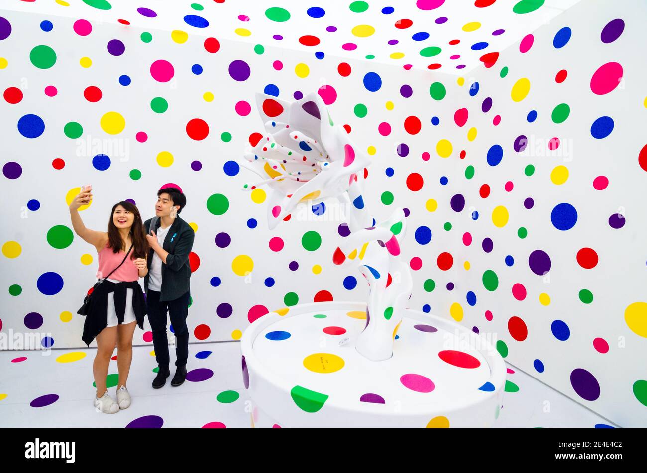 Yayoi kusama art Banque de photographies et d’images à haute résolution ...