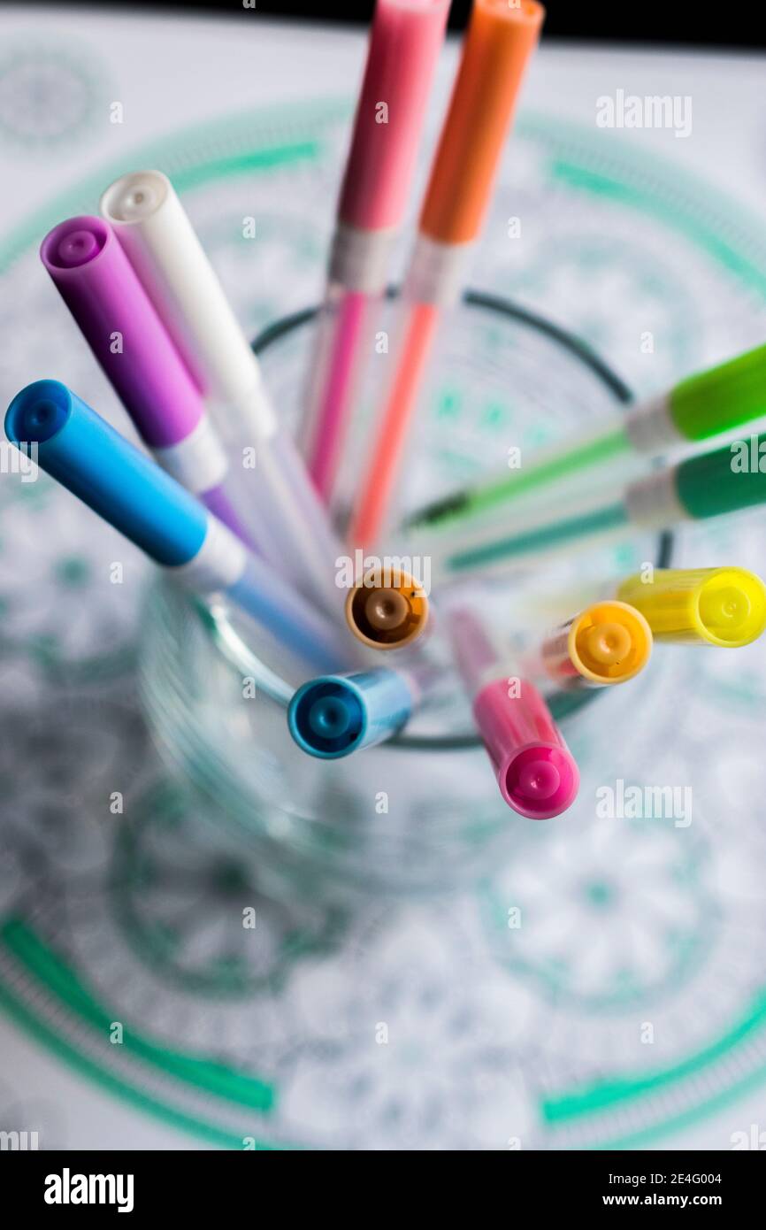 Stylos à colorier et livre de coloriage pour revivre le stress pendant ...