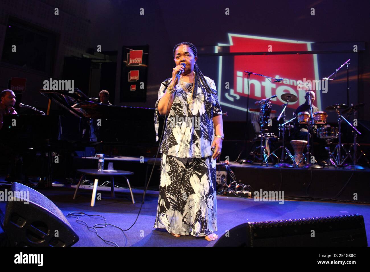 Cesaria evora singer Banque de photographies et d’images à haute ...