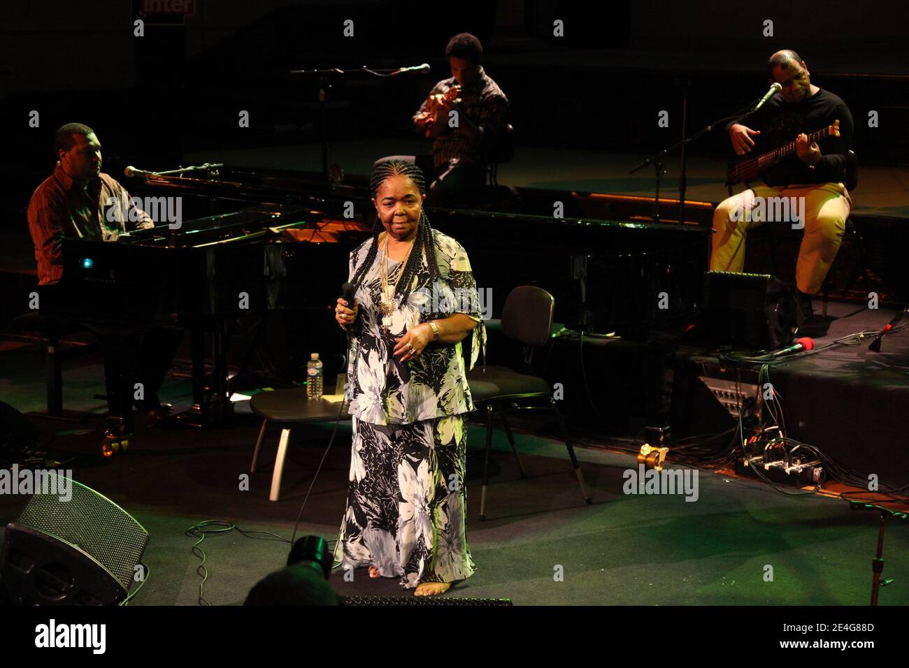 Cesaria evora singer Banque de photographies et d’images à haute ...