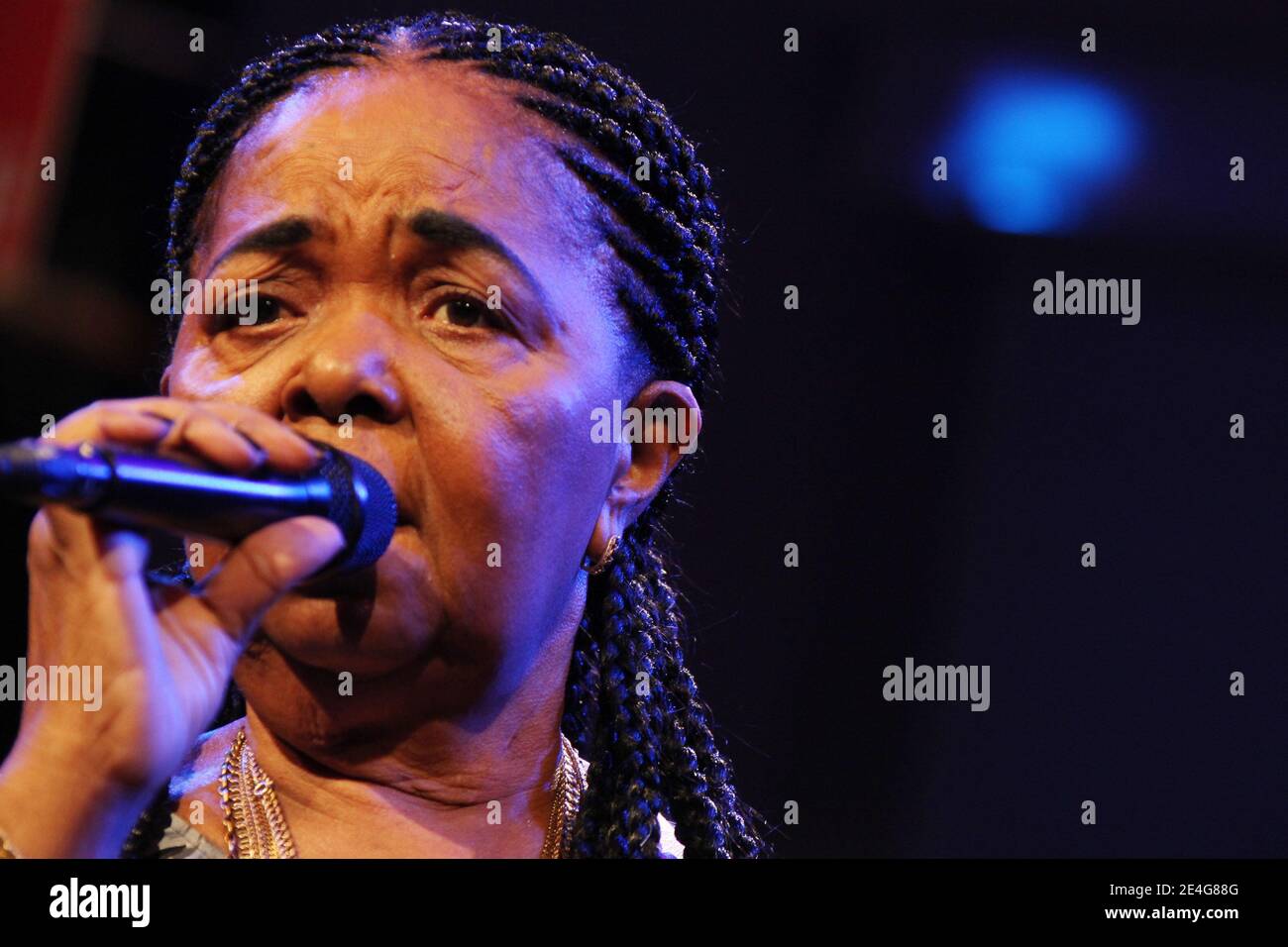 Cesaria evora singer Banque de photographies et d’images à haute ...