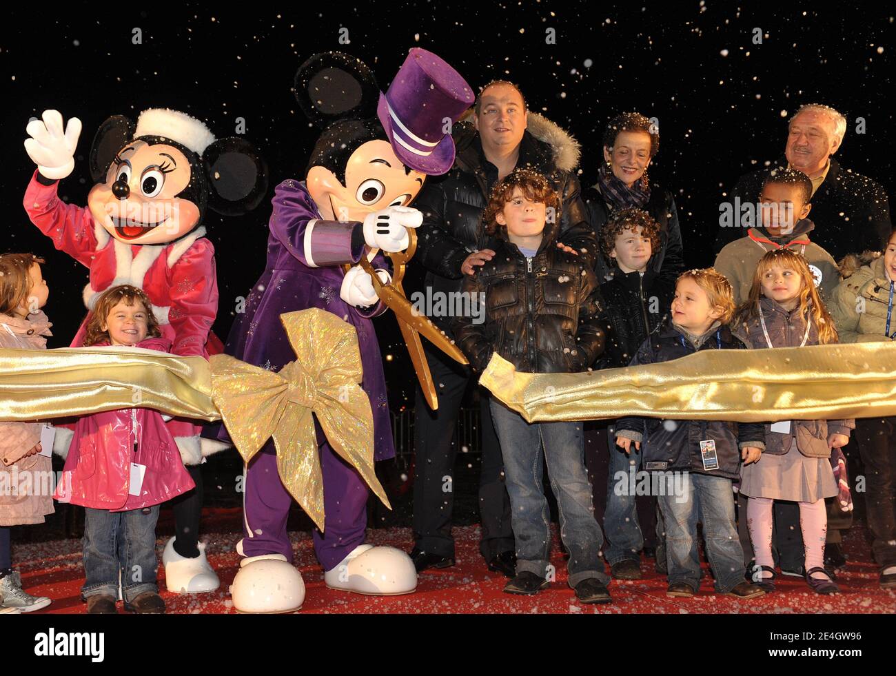 Sébastien Cauet, Mickey et Minnie dévoilent le marché de Noël sur les ...