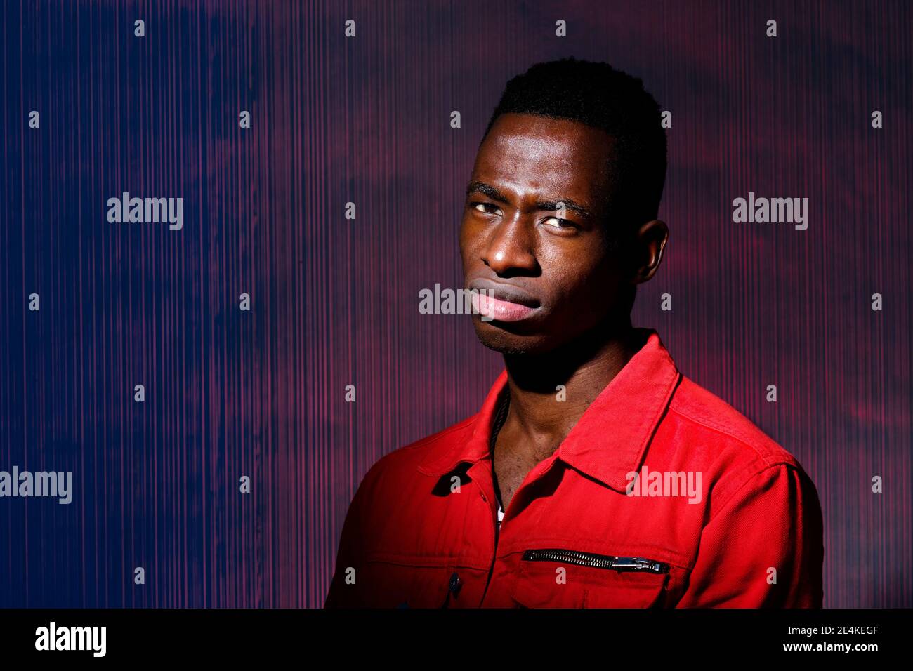 Veste rouge Banque de photographies et d’images à haute résolution - Alamy