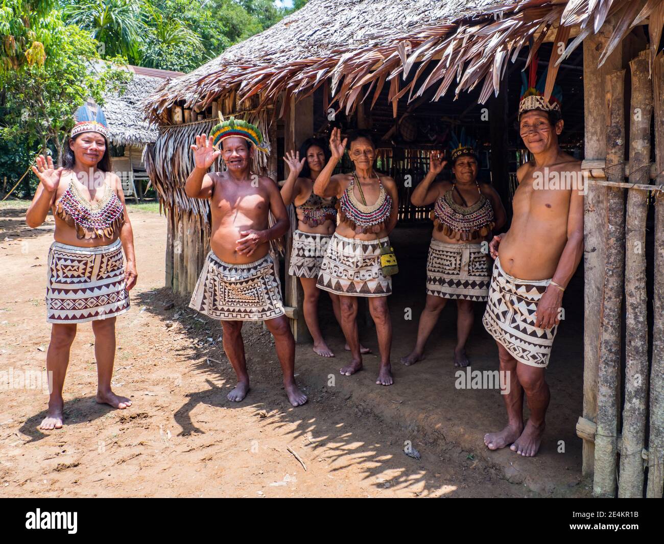 Tribu indienne amazonie Banque de photographies et d’images à haute ... Tribu indienne amazonie Banque de photographies et d’images à haute ...