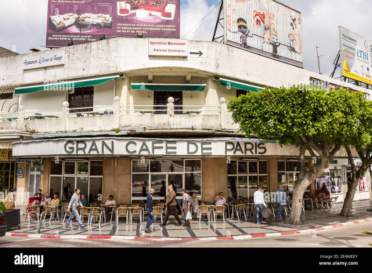 Le Gran Cafe de Paris à Tanger, au Maroc, est l'un des cafés les plus ...