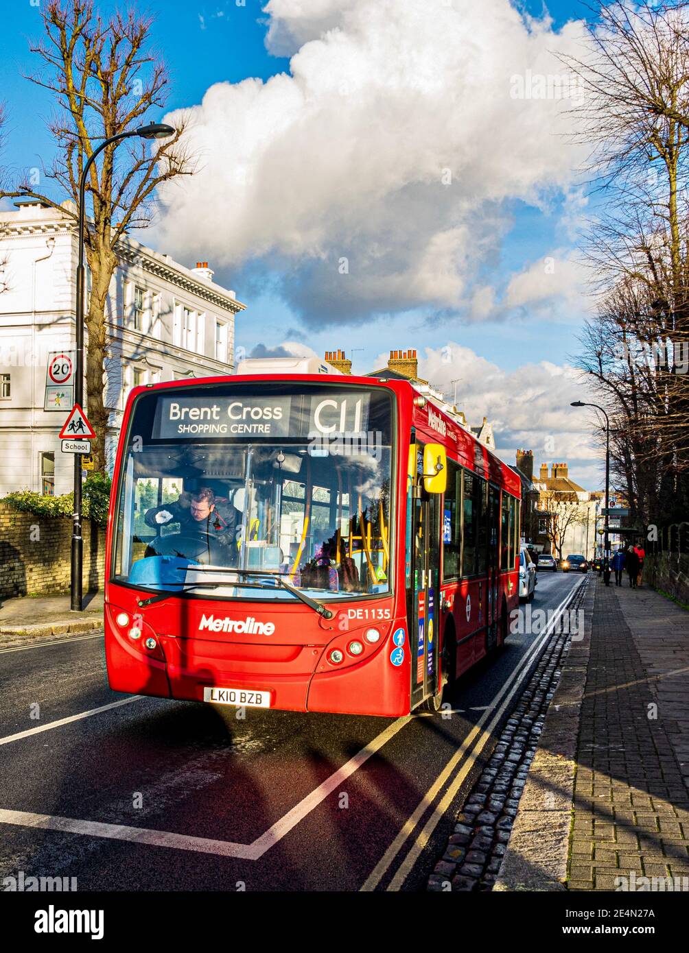 Bus conductor london transport Banque de photographies et d’images à ...