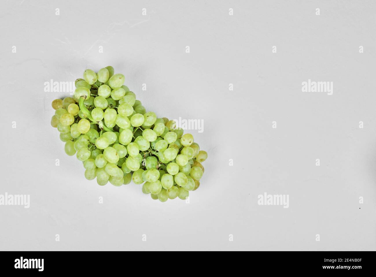 Raisins verts isolés Banque de photographies et d’images à haute ...