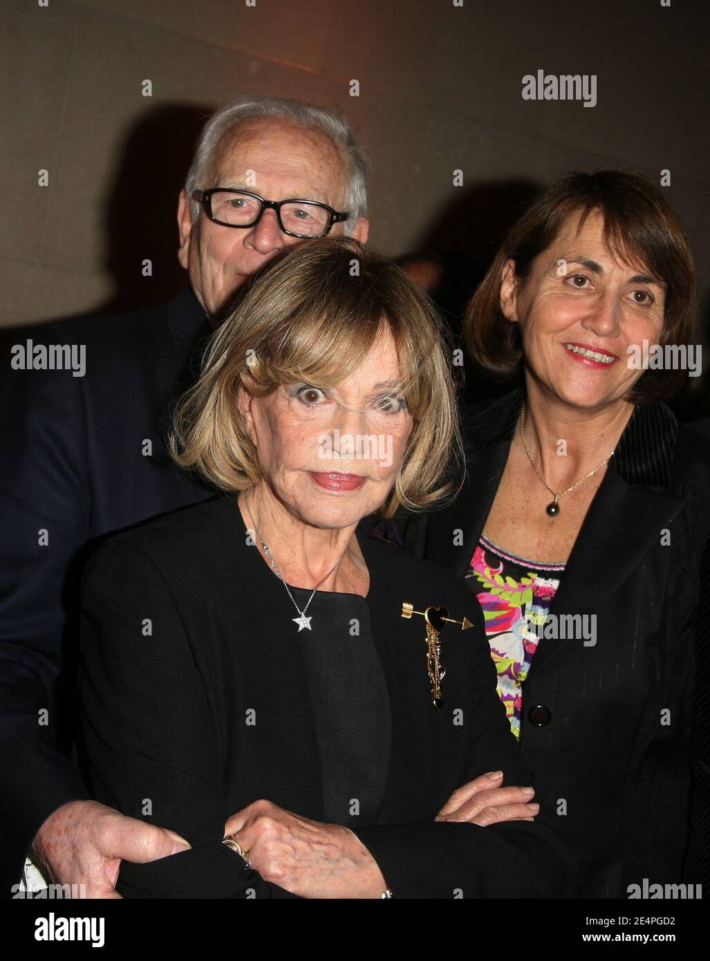 L'actrice française Jeanne Moreau et Pierre Cardin et Christine Albanel ...