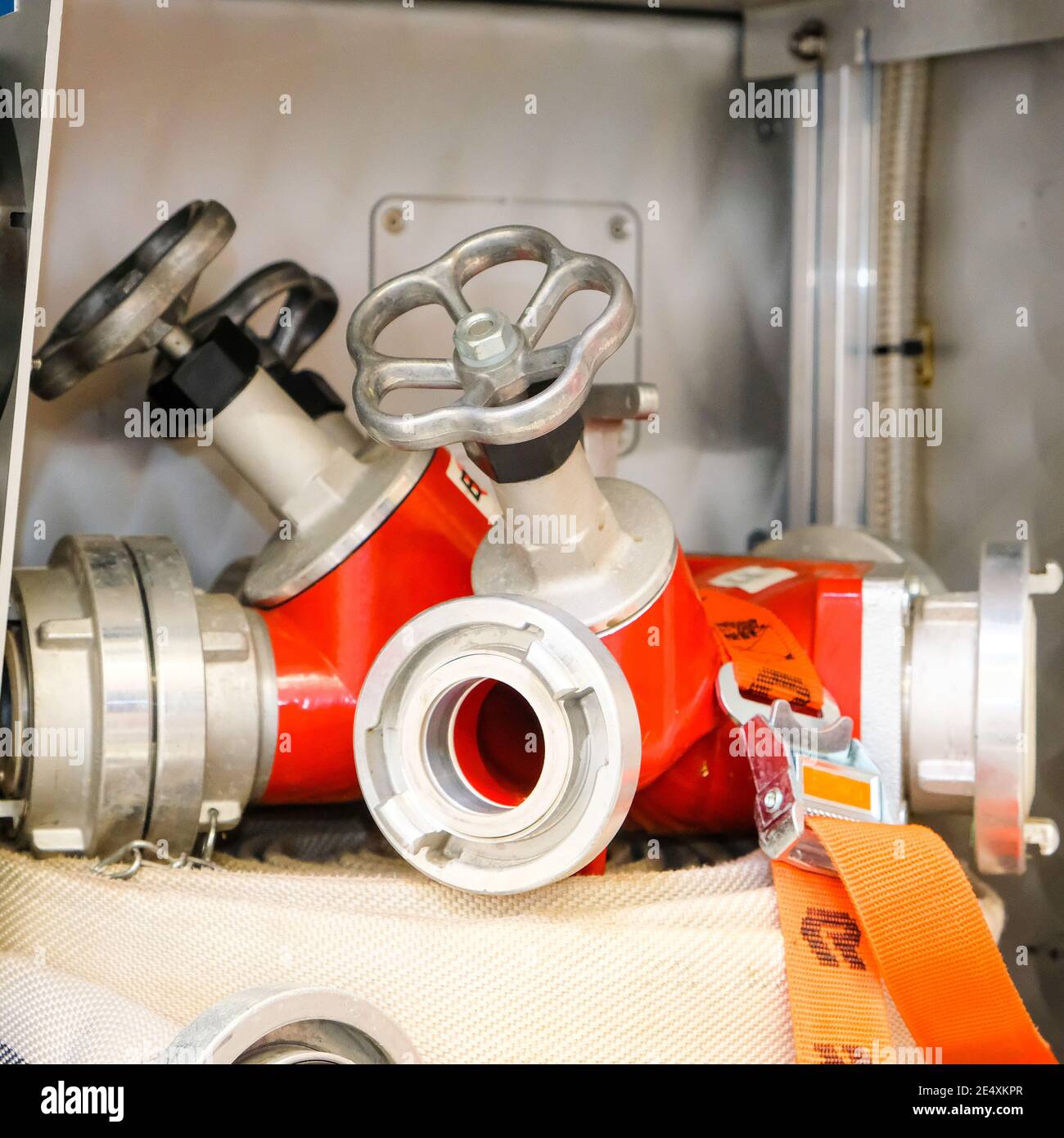 L'équipement à l'intérieur du camion d'incendie de secours, le moteur d ...