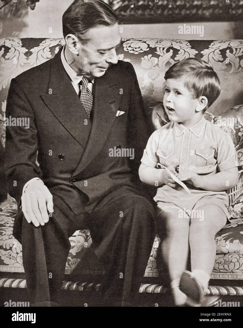 King george vi with his grandson prince charles Banque de photographies ...