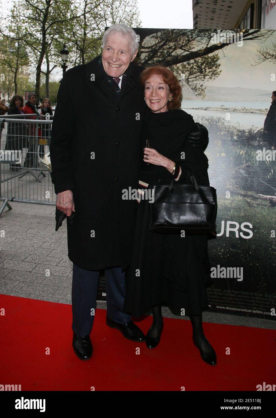 Le professeur Christian Cabrol et son épouse assistent à la première de ...