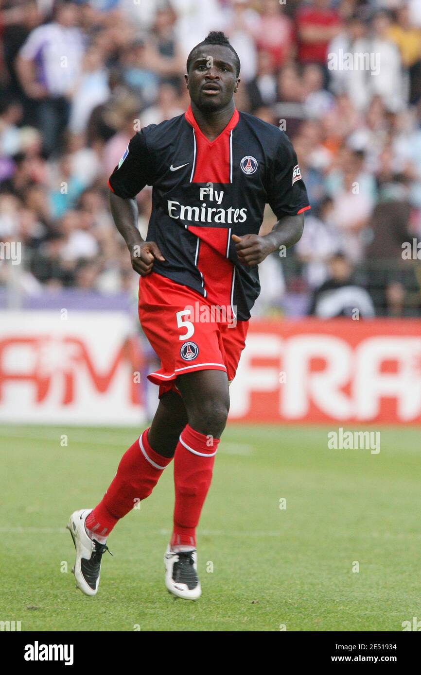 Bernard mendy french paris saint germain Banque de photographies et d ...