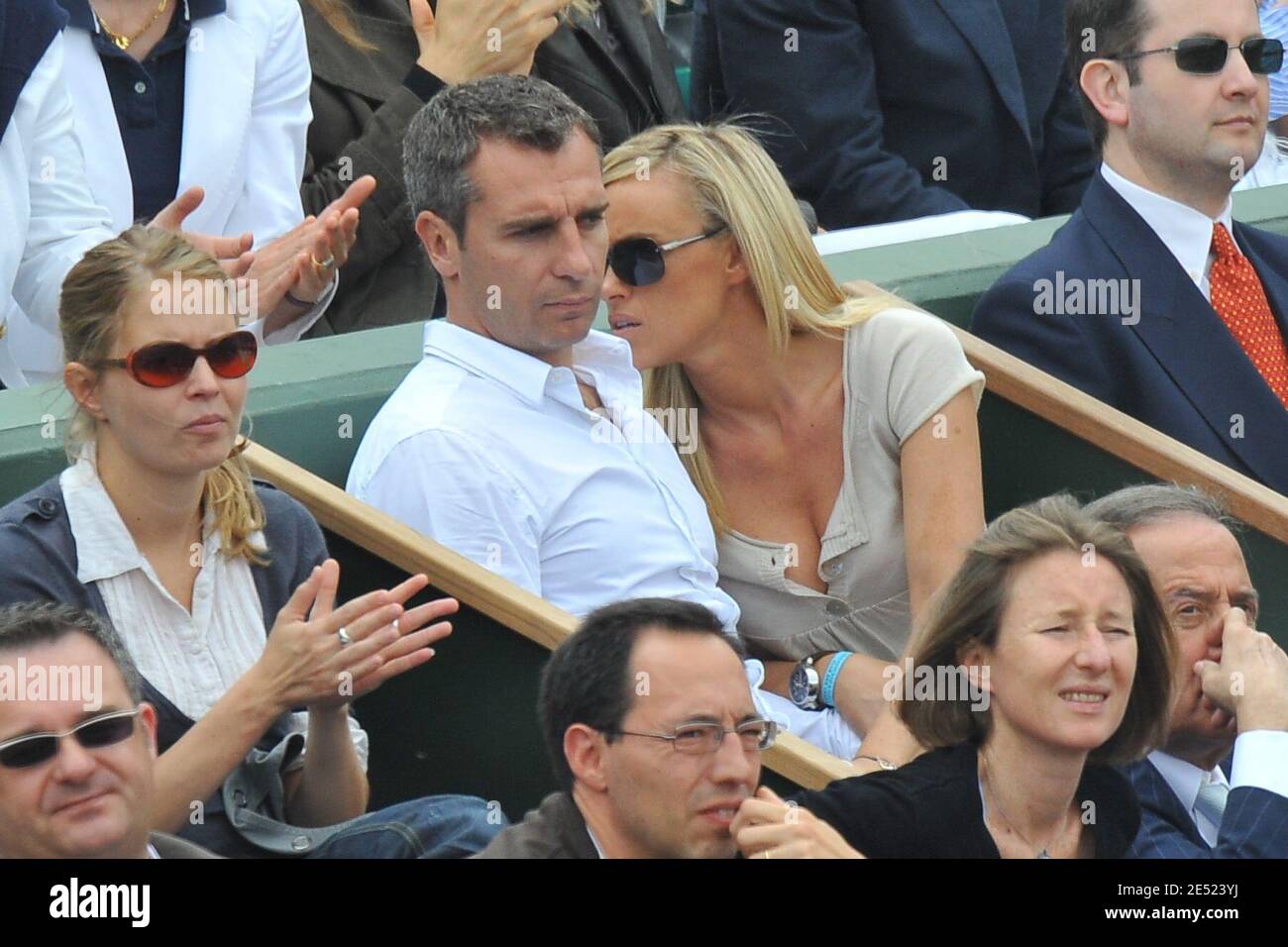 Cecile de Menibus et son mari Yan Delaigue assistent au match final ...