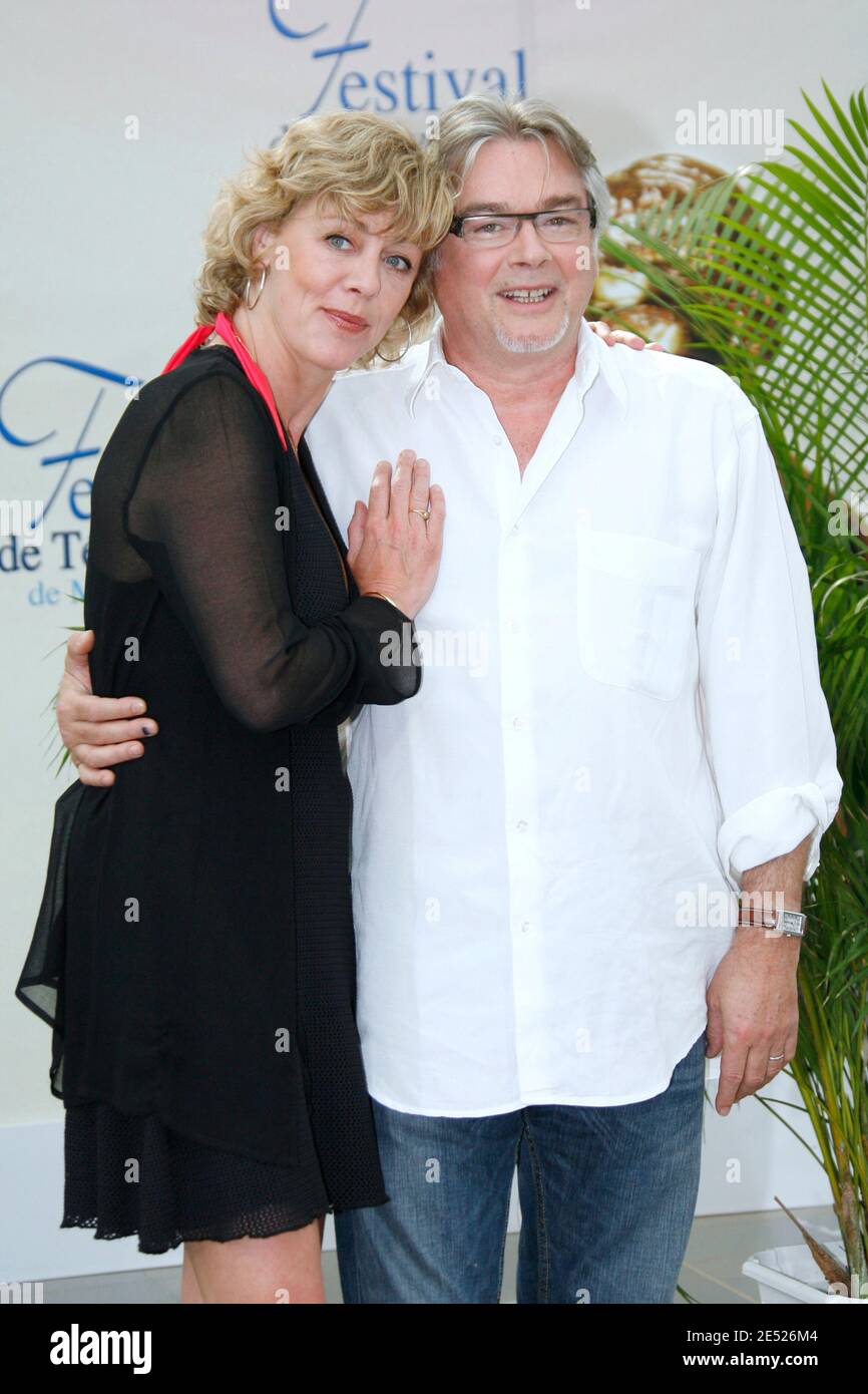Cecile Auclert, Christian Rauth de la série TV 'Pere et Maire' pose ...