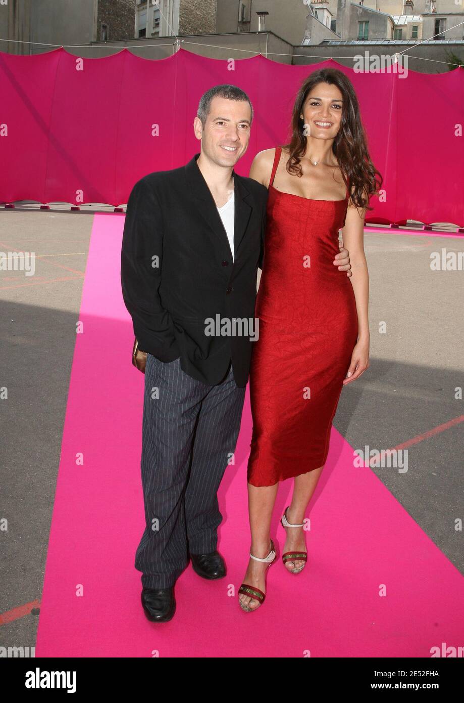 L'acteur Bruno Putzulu et sa petite amie assistent au défilé de mode Ungaro Men Printemps-été ...