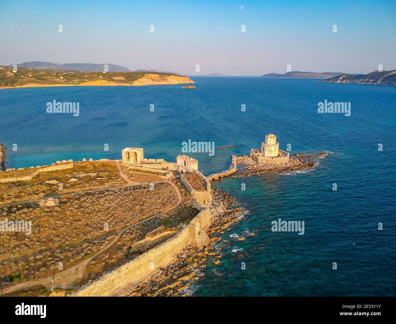 Vue aérienne sur le château de Methoni et la ville fortifiée. C'est l ...