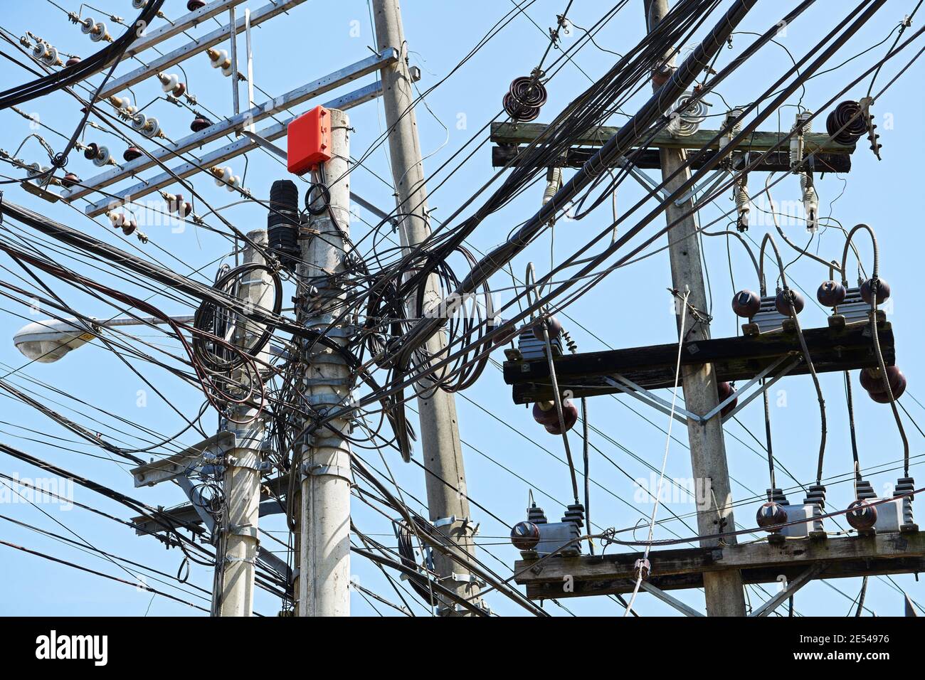 Electrical posts Banque de photographies et d’images à haute résolution ...