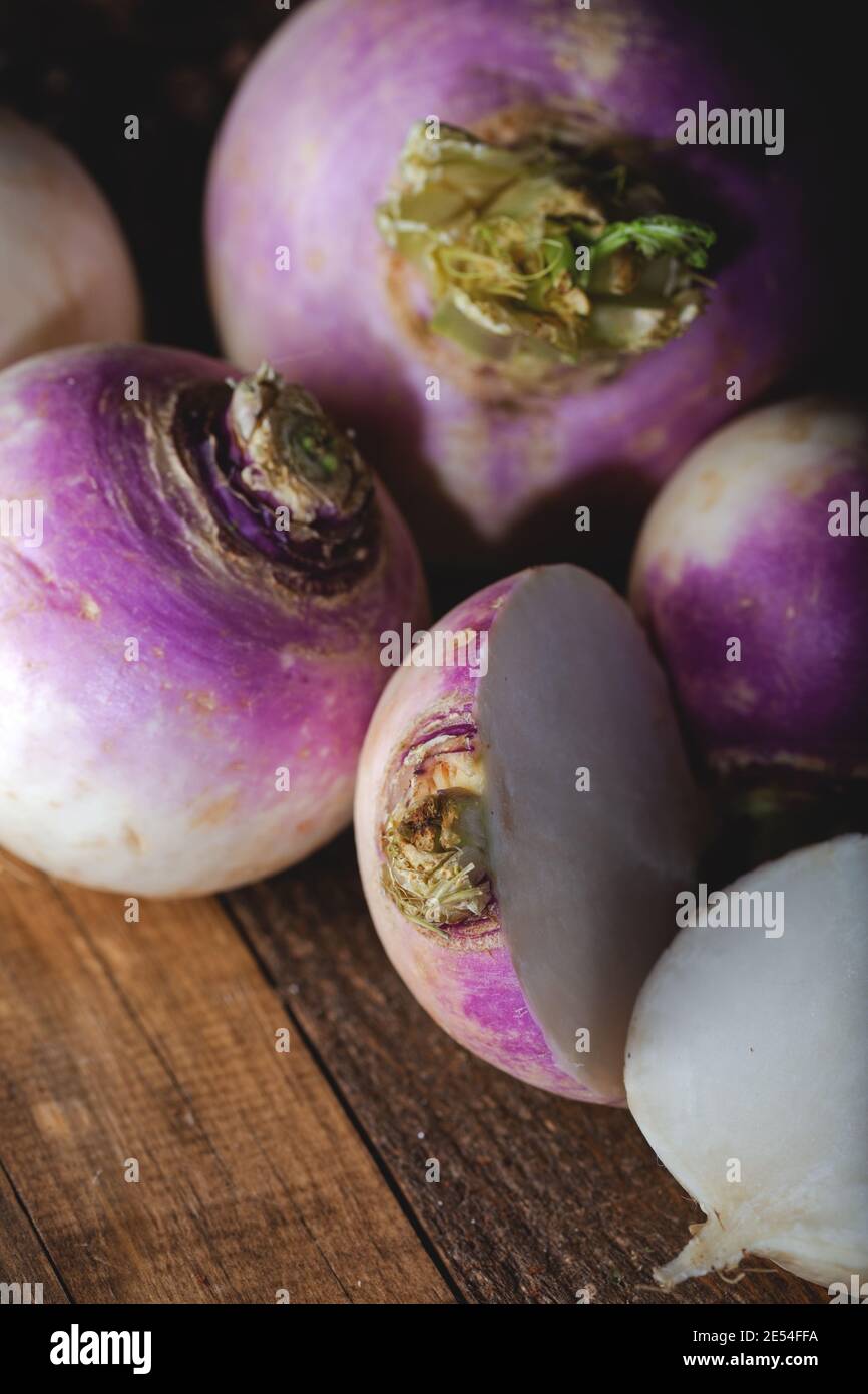 Navets à racines Banque de photographies et d’images à haute résolution ...