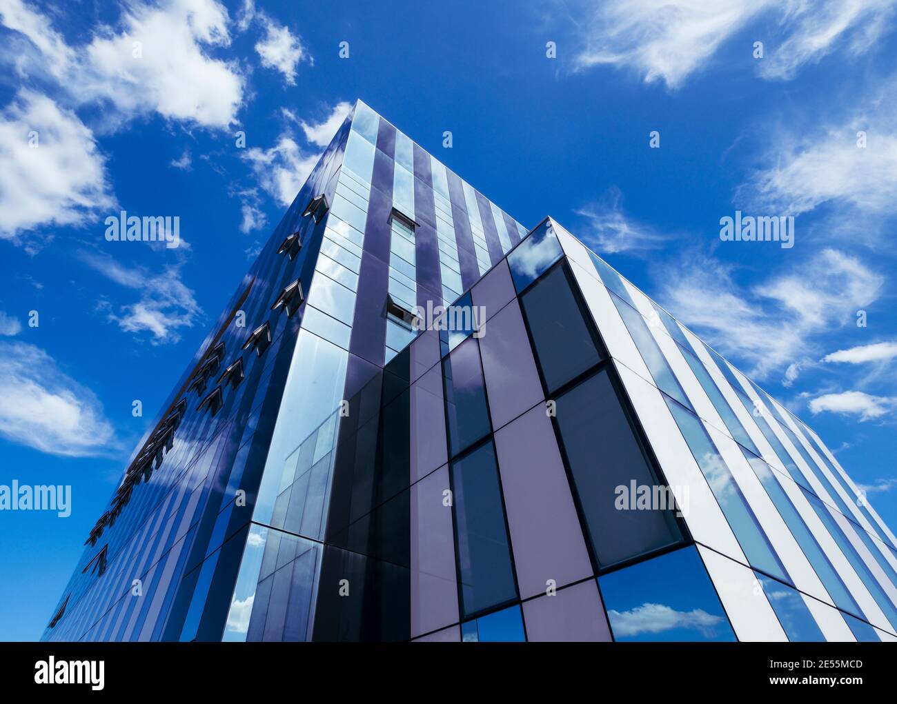 Glass cube architecture Banque de photographies et d’images à haute ...