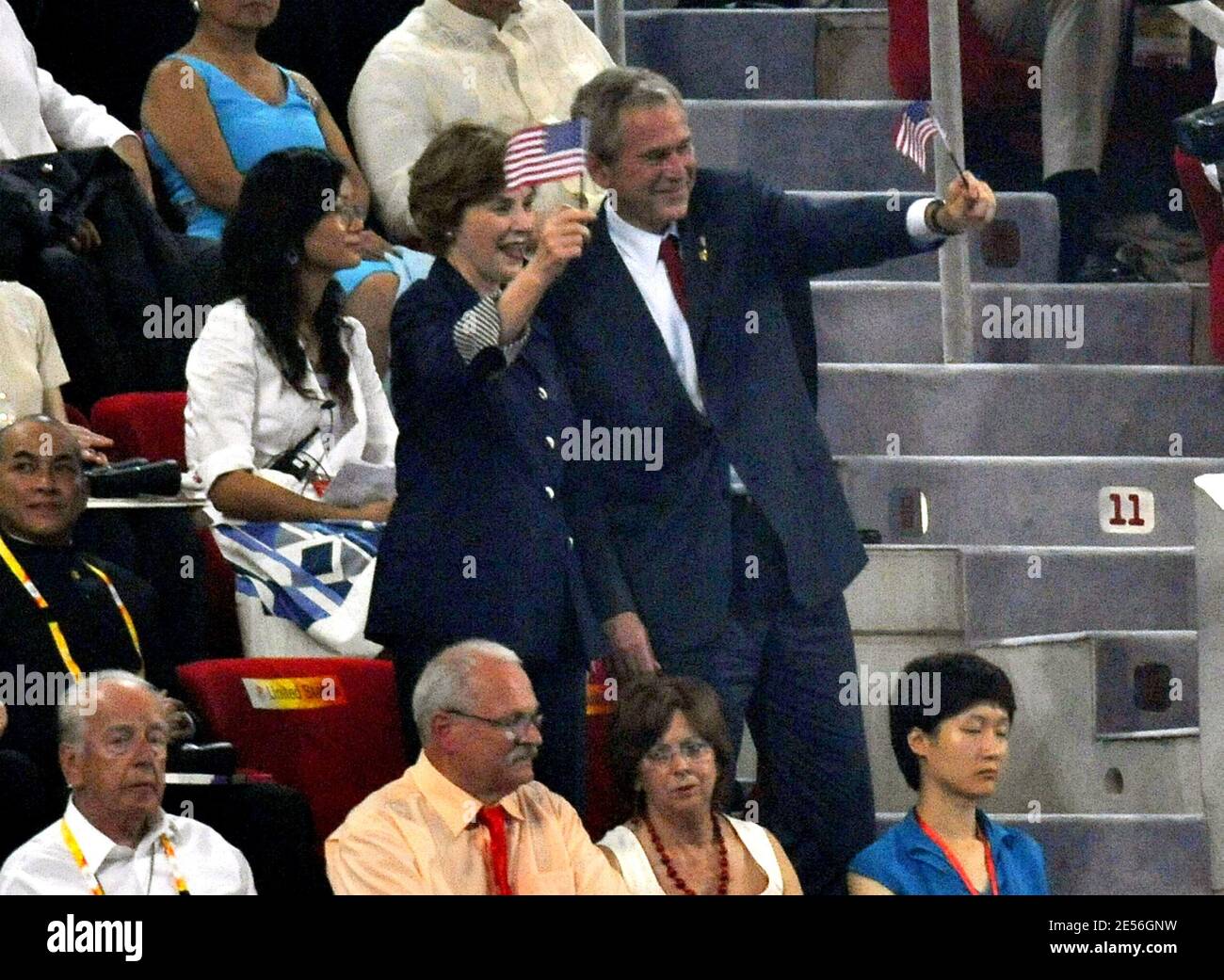 LE président AMÉRICAIN George Bush et la première dame Laura assistent ...