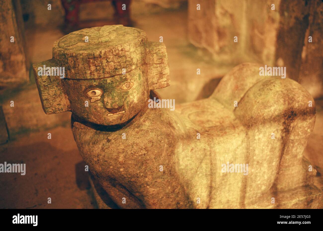 Chac mool statue at chichen itza Banque de photographies et d’images à ...